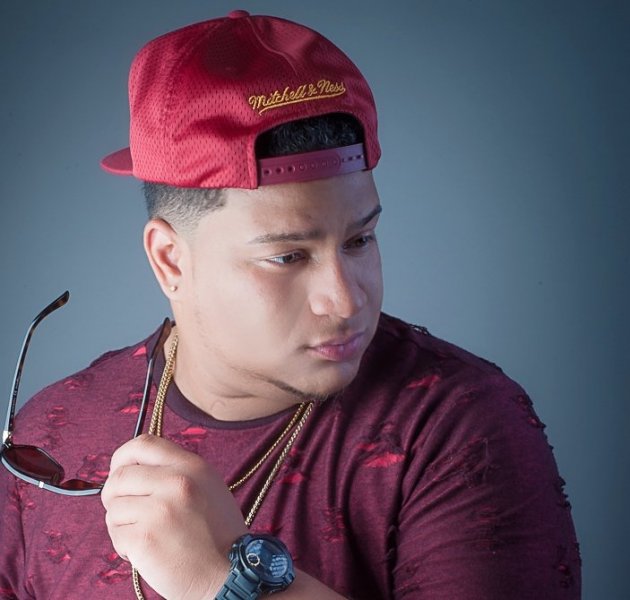 «Yuriel Es Música» estrena su libro «Diario de un Arquero»
