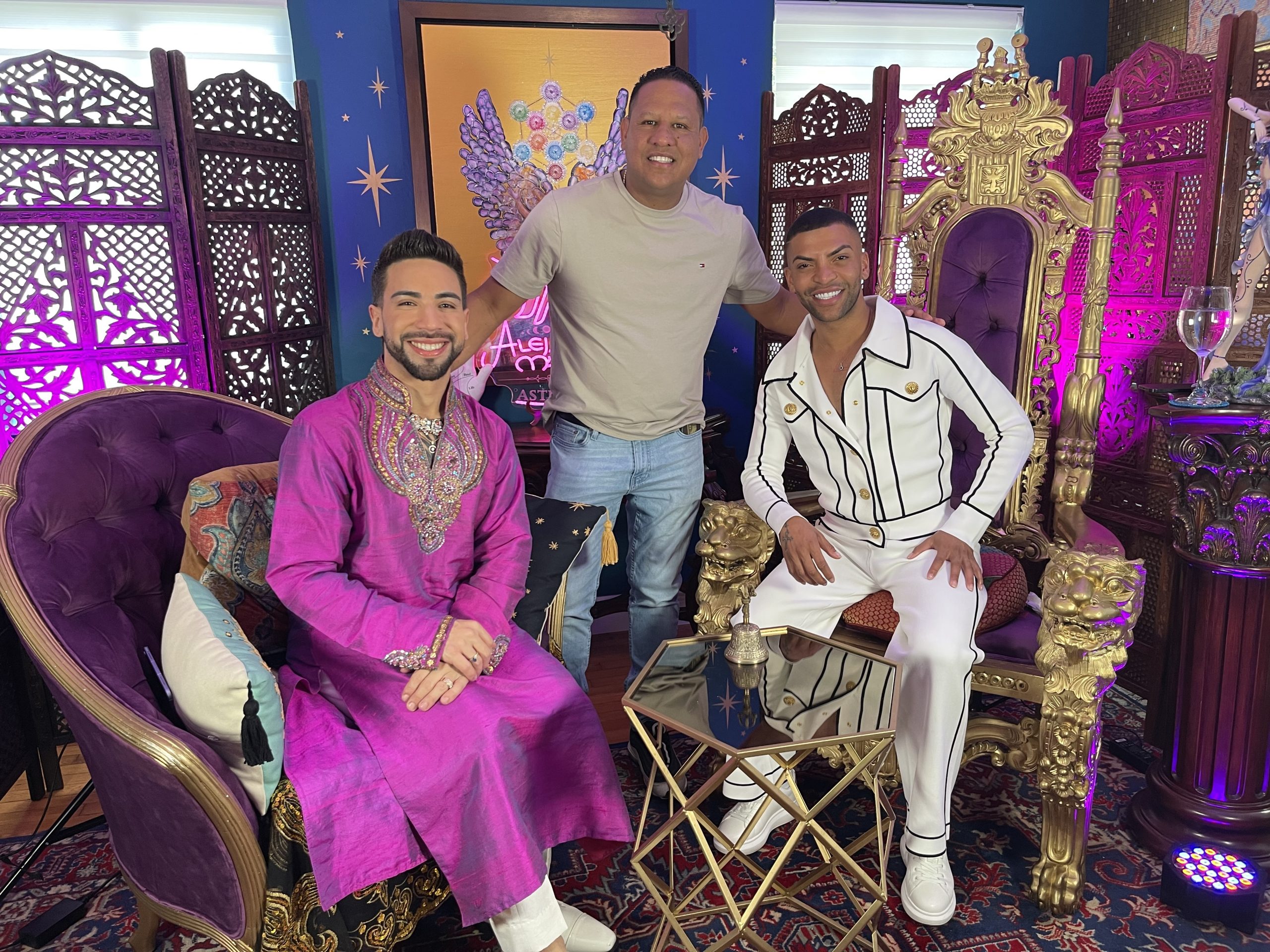 Alejandro Magno revoluciona YouTube con su programa de astrología